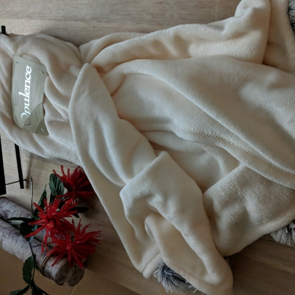 Opulence Home | Accessories | Berkshire Opulence Soft Plush Pom Pom ...